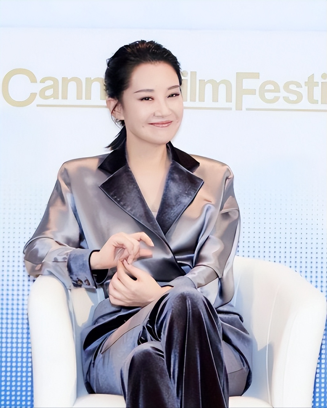 When Dong Qing bumped into Xu Qing from the air, she saw how big the ...