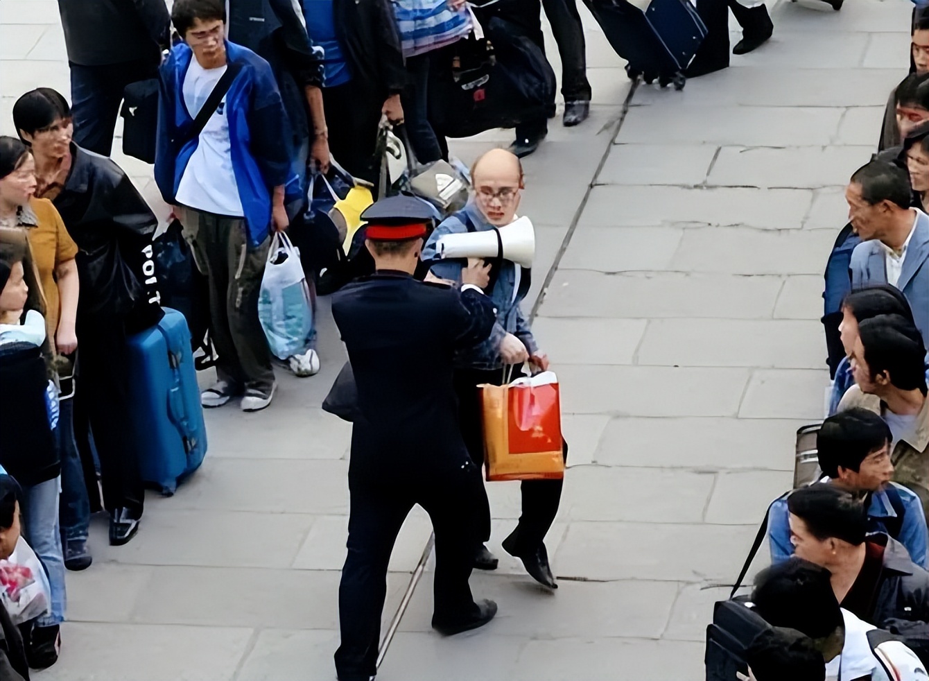 The latest follow-up to the "Queue Jumping Incident": The two are ...