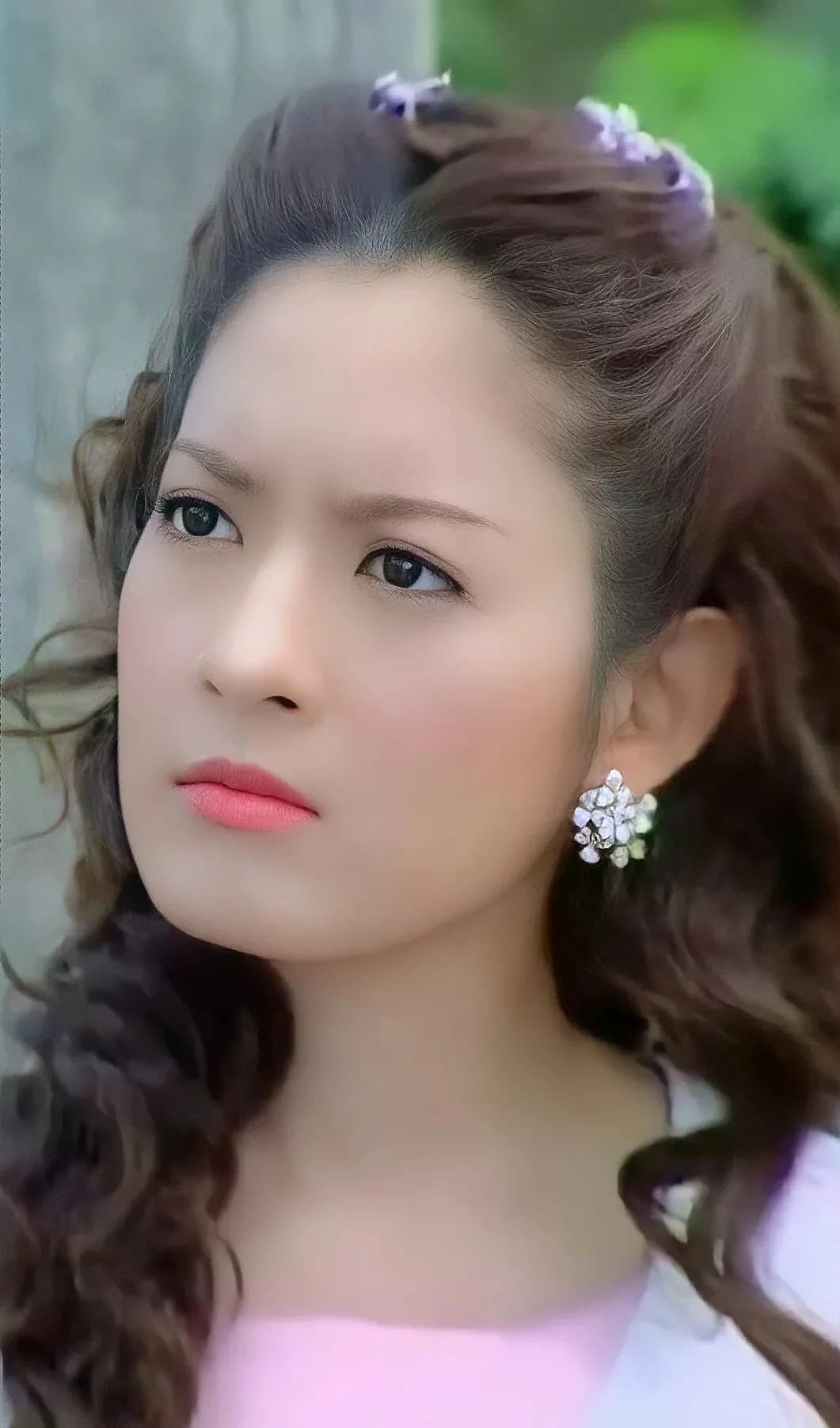 Thai actress Vanida - iNEWS