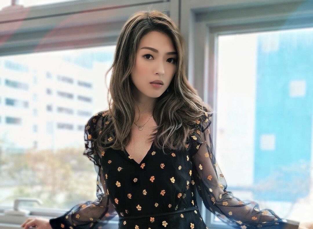 A well-known actor in Hong Kong married a long-legged goddess with a ...