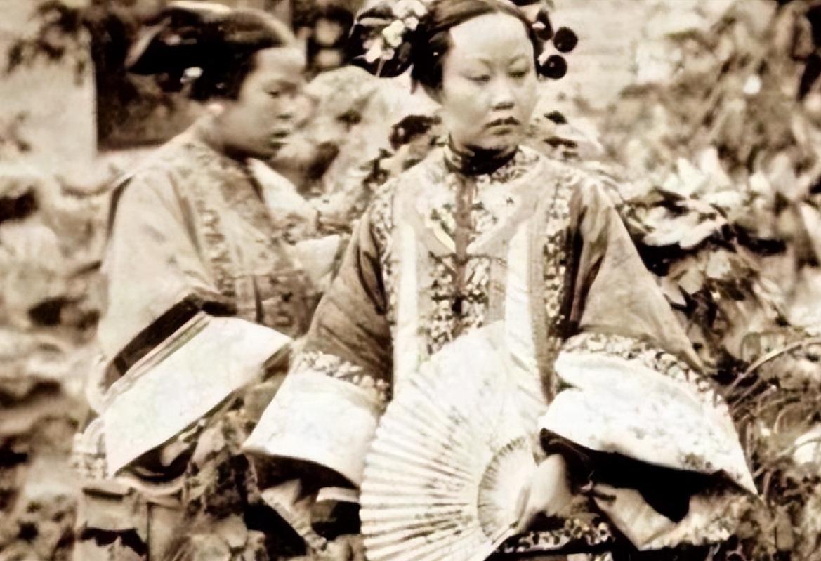 During the Qing Dynasty, it didn't take much time to dress up the heads ...