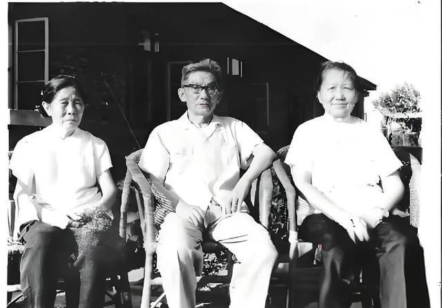 A photo of Sun Liren's first wife Gong Xitao in 1980. She had no ...