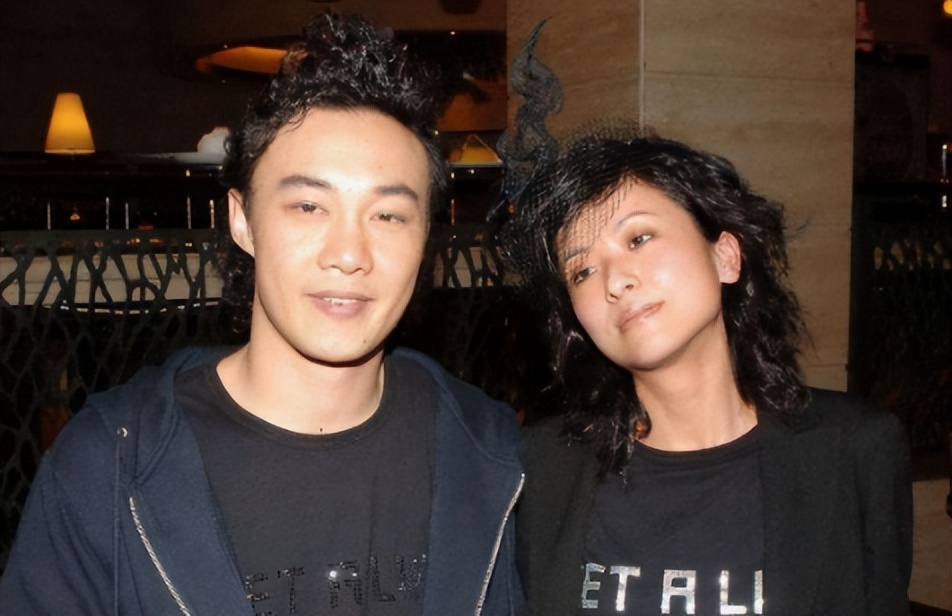 Time flies so fast, a recent photo of Eason Chan's 18-year-old daughter is exposed, and she ...