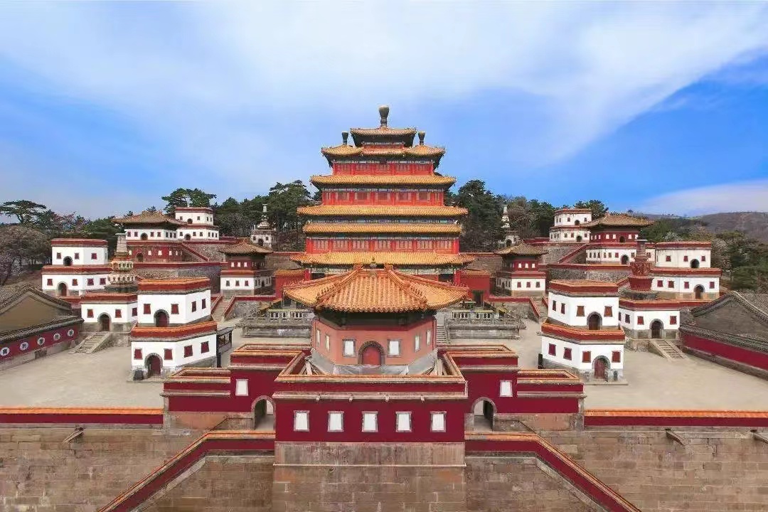 Chengde - Puning Temple (the location of the world's largest gold ...