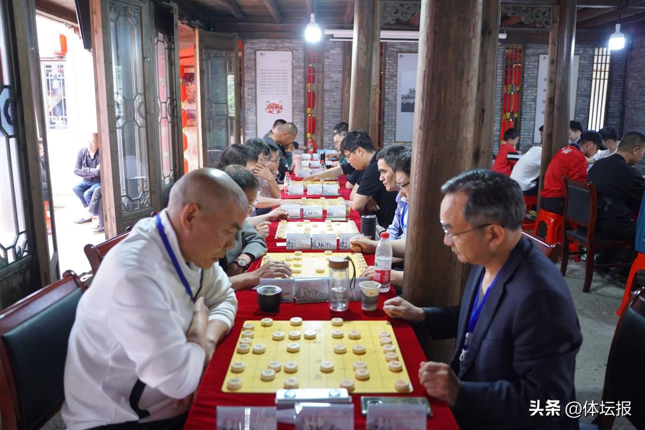 This chess game in Wenqiao attracted nearly 100 players from 14 ...