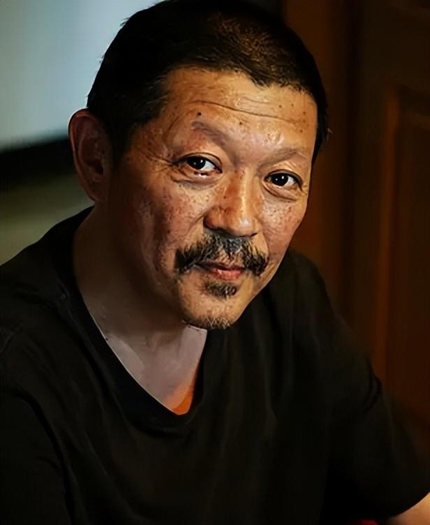 Luo Jingmin: debuted at the age of 34, became famous playing "Xu Sanduo ...