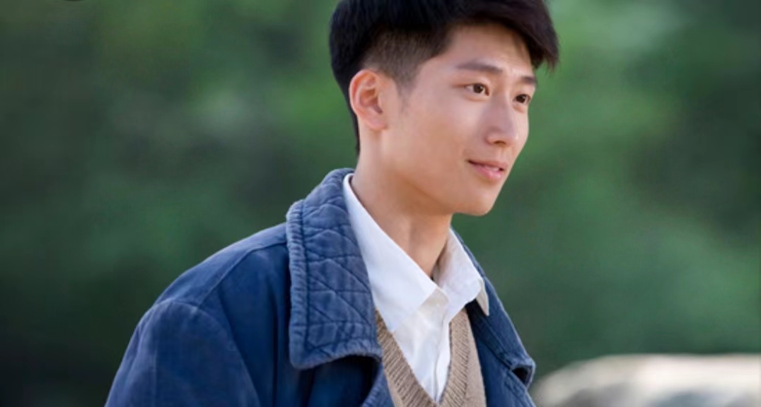 He is the "Liu Xing" in Dou Xiao's best man group. He became popular ...