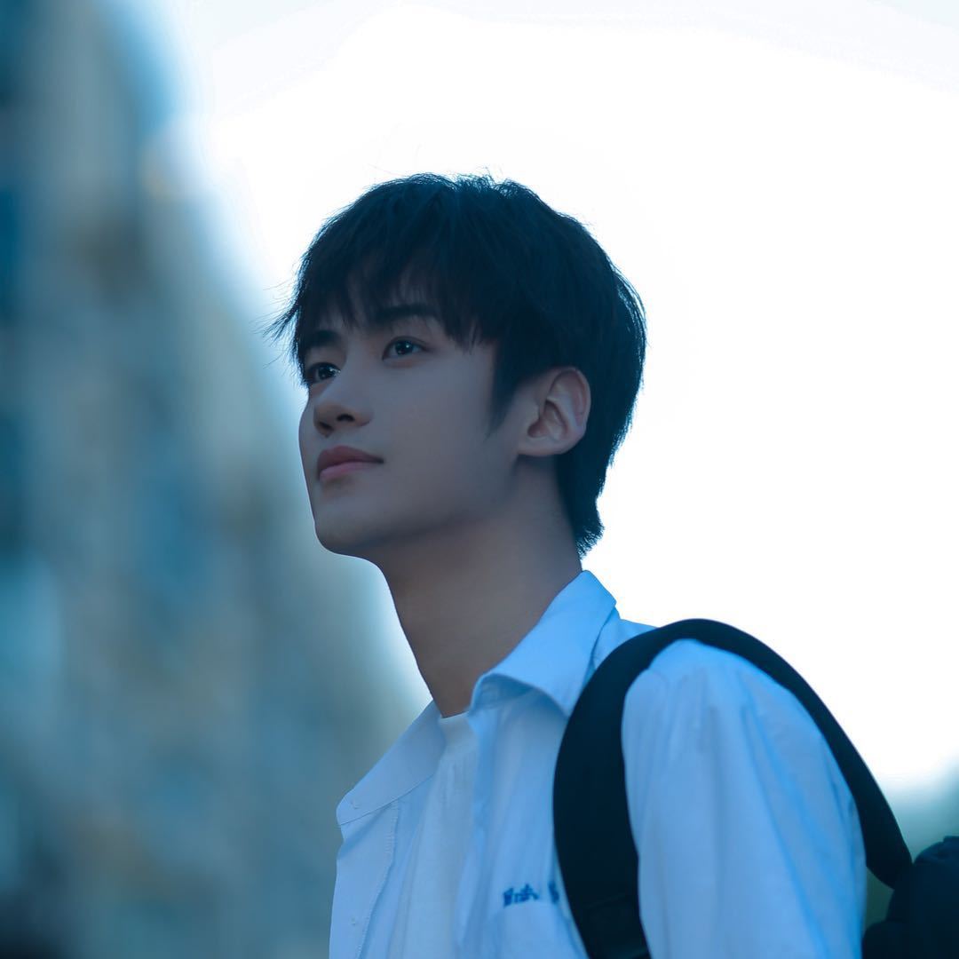 Photos of Liu Feng's funeral were released, many students went to see ...