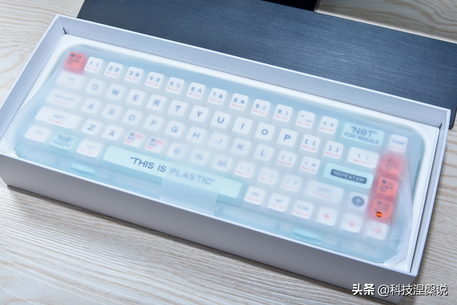 從未見過如此設計，透明客制化三模！MelGeek MOJO 68機械鍵盤體驗 - 頭條匯