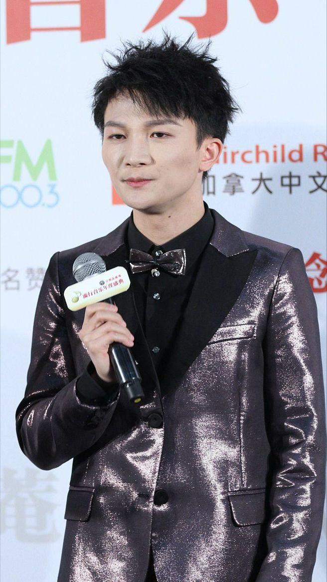 Zhou Shen demonstrated his various styles of music expression on the 8 ...