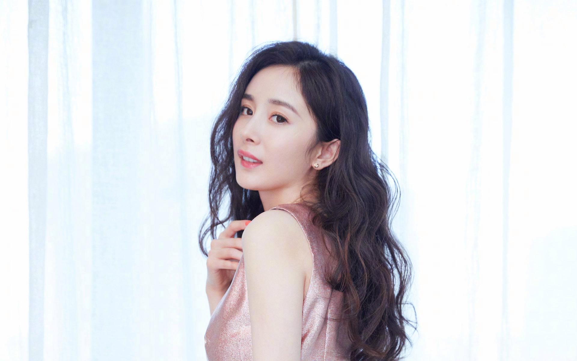 Small gossip: Ouyang Nana Liu Yuxin Yu Shuxin Yang Mi Chen Farong Tan ...