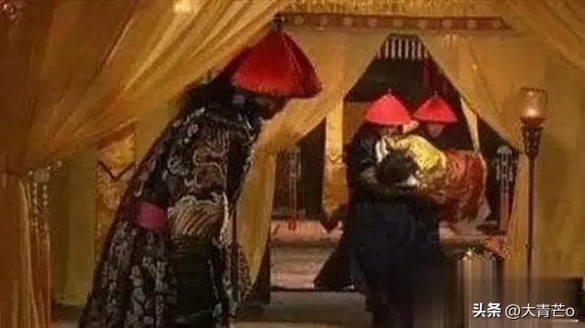 Why were beautiful court ladies afraid of being favored by the emperor ...
