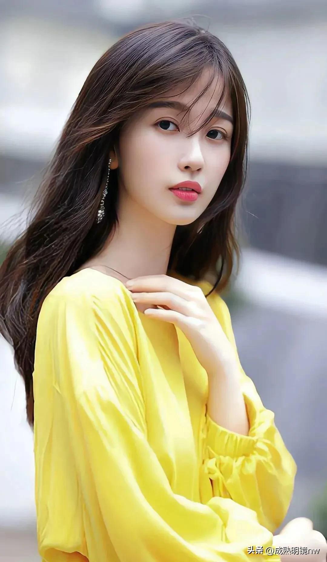 Yu Shuxin, youthful and beautiful, sweet and lovely, gentle and lovely ...