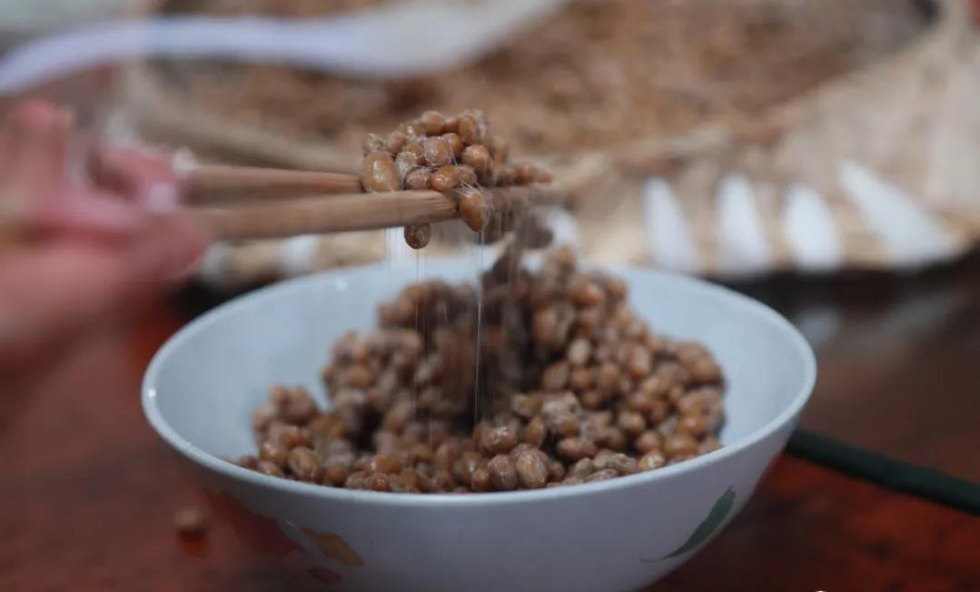 Super meal!The mysterious food in the bamboo strip box of the Dai ...