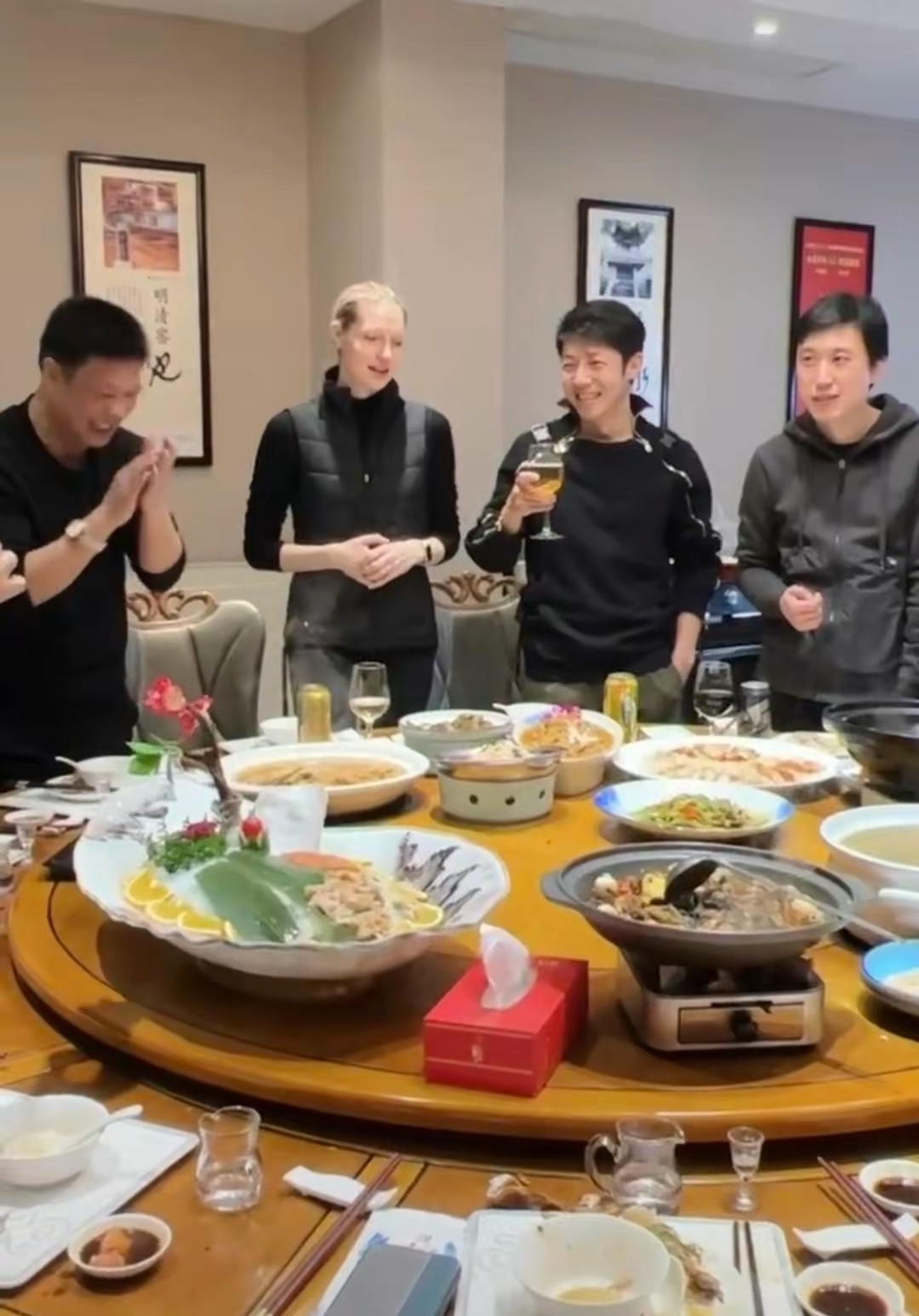 Sa Beining went back to his hometown and was praised for being down-to ...