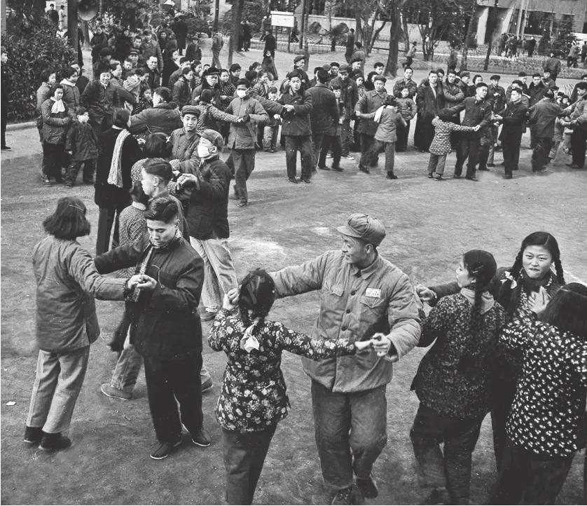 Old photos: What was busy during the Spring Festival in the 1950s - iMedia