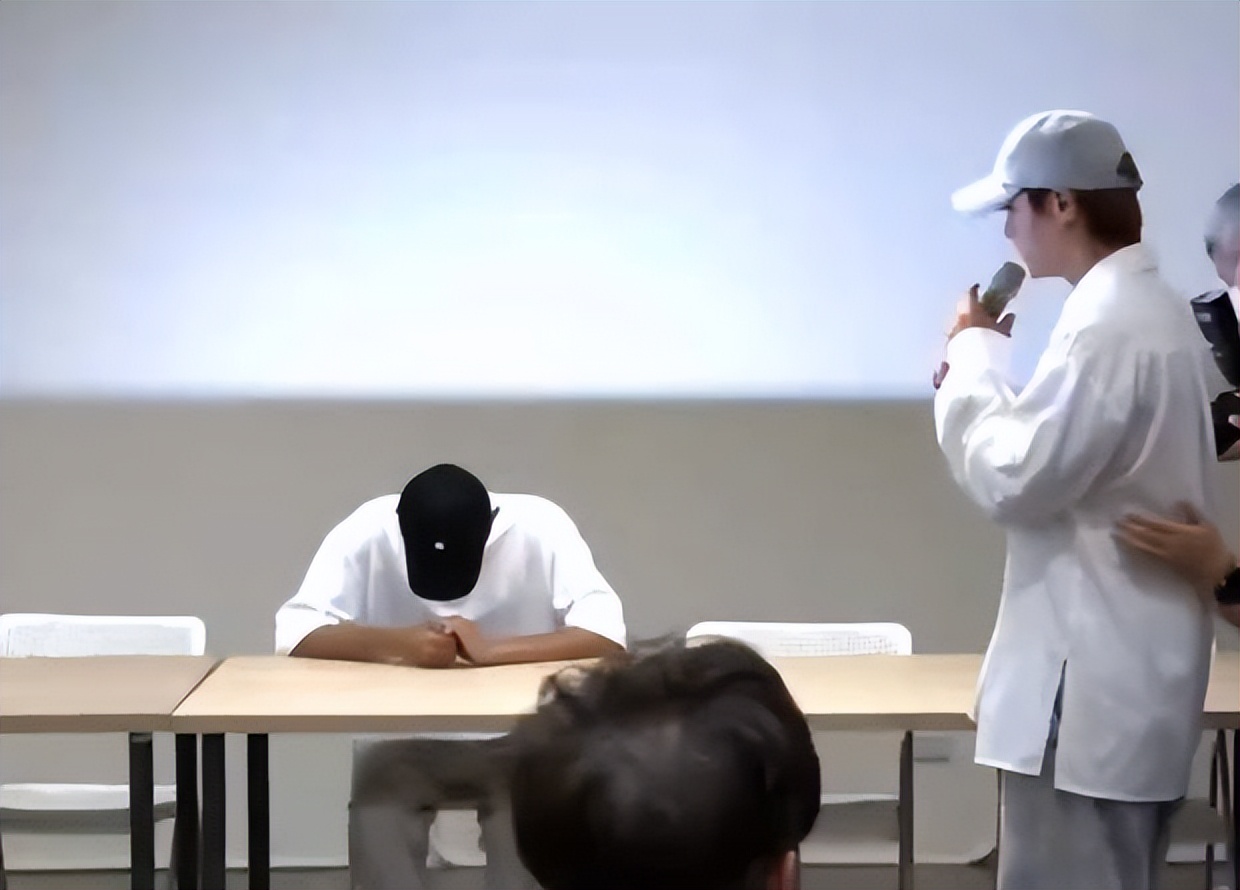 Aaron Yan raided the press conference and apologized to Yao Le, who ...