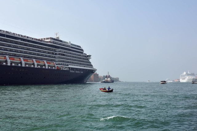 The "Estonia" passenger ship disappeared in an instant, and the "Irish ...