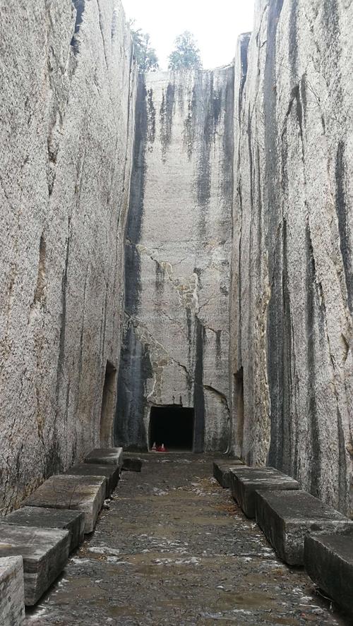 Exploring the stone cave tombs of the King of Han and Lu in Qufu, there ...