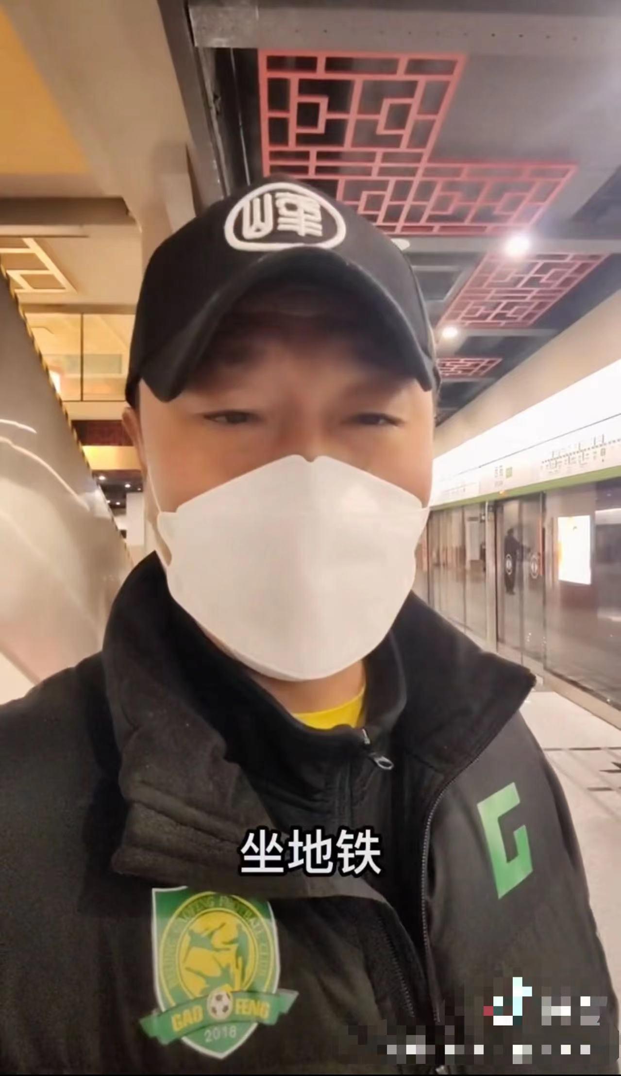 Na Ying's ex-husband Gao Feng rarely showed up. He is 51 years old and ...