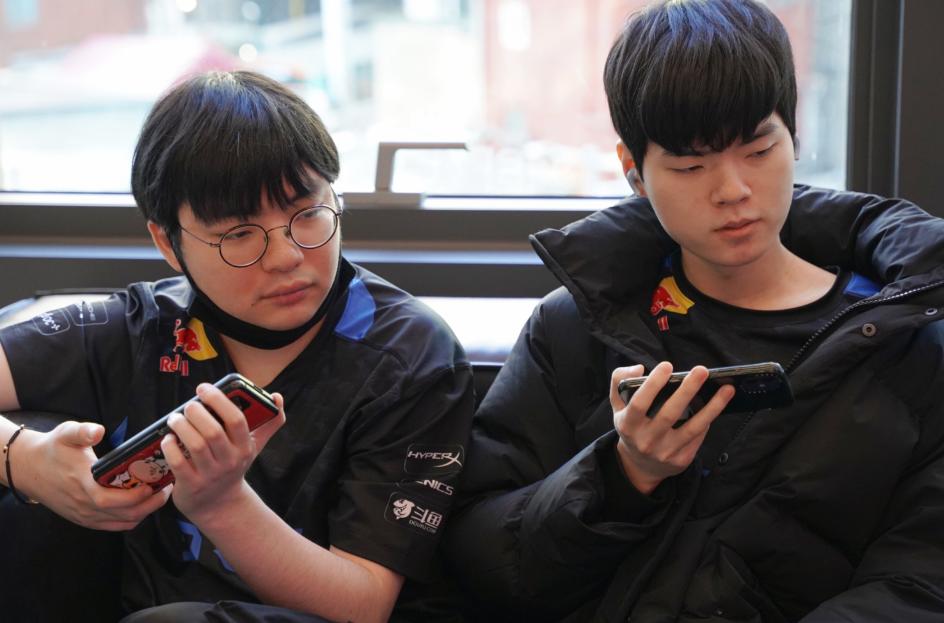 "Deft missed the Asian Games!" DRX was crushed by GEN in the LCK Spring Split and won a second ...