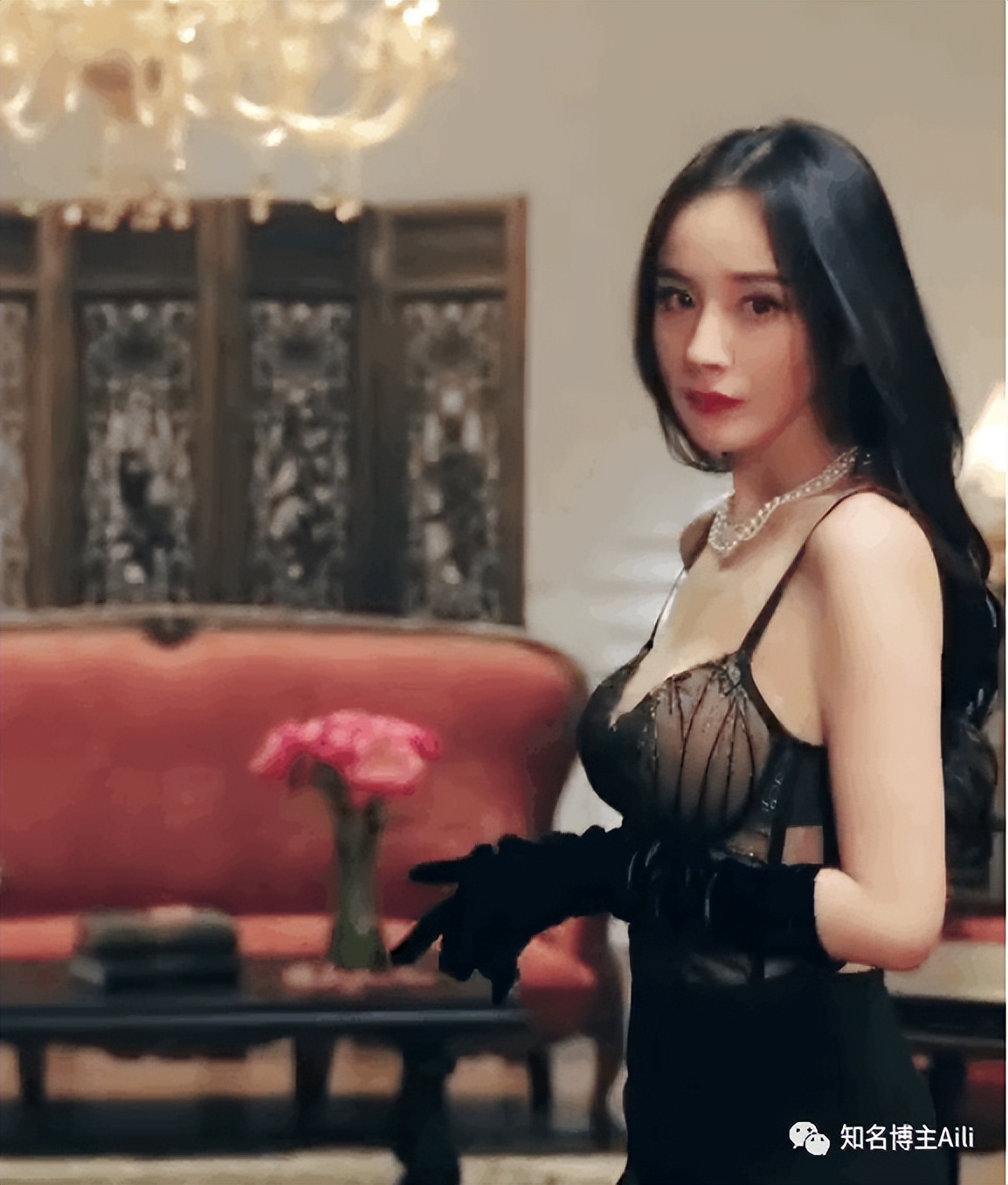 Yang Mi really doesn't treat us as outsiders! Shoot Victoria's Secret underwear blockbuster, the ...