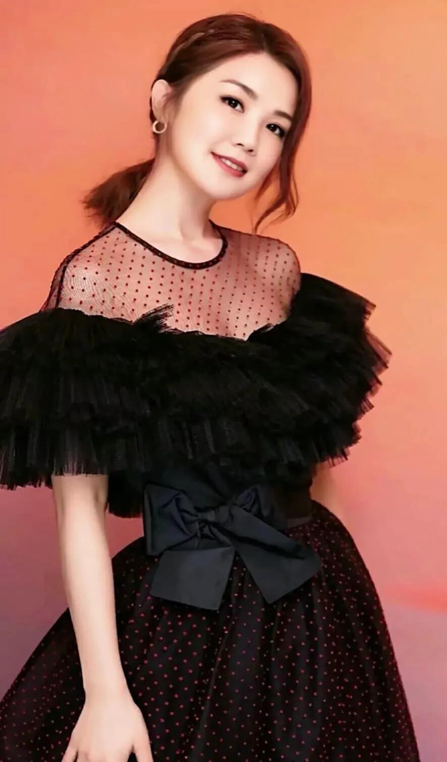 Cai Zhuoyan's beautiful picture - iNEWS