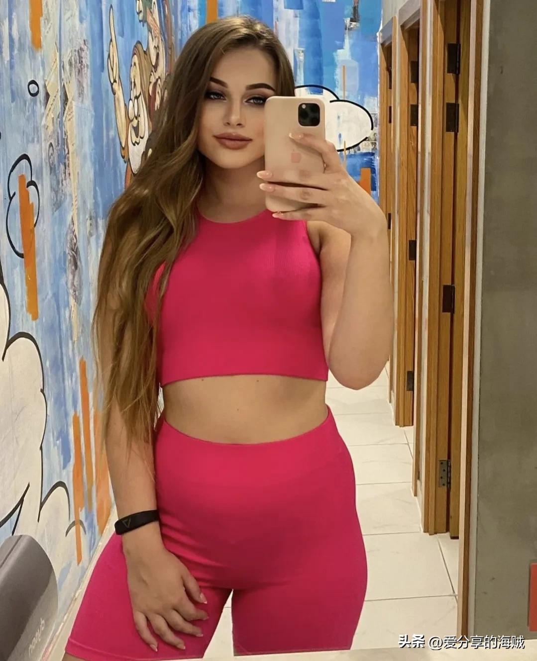 Sexy dentist, part-time model: Veronica Murinova - iNEWS