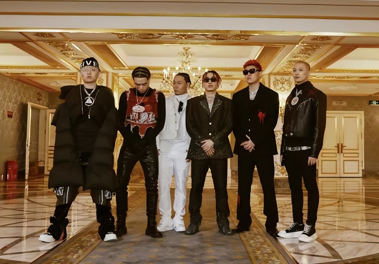 DIGI GHETTO crosses the four seas of Wuhan Station!Feel the power of the new generation of hip ...