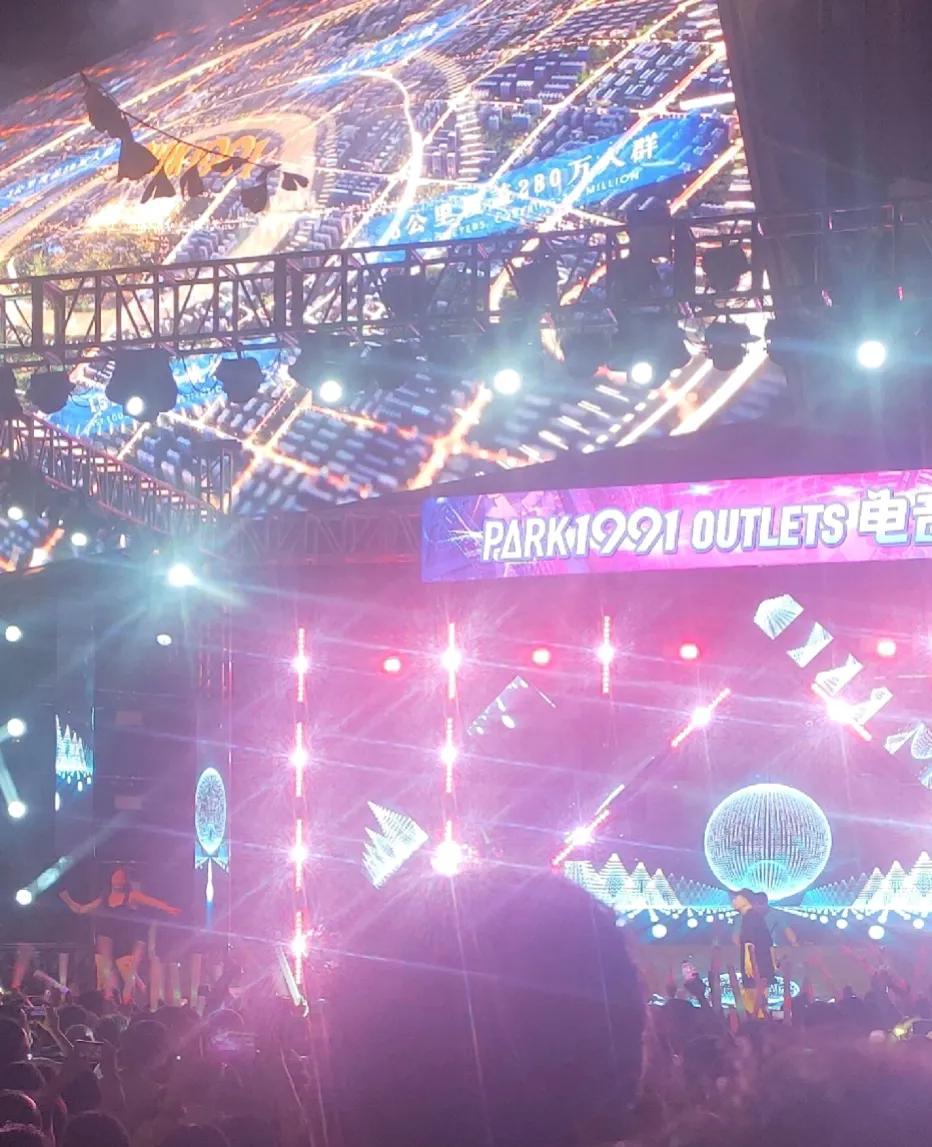 New meets old! Electric sound next to the ancient twin towers - iNEWS