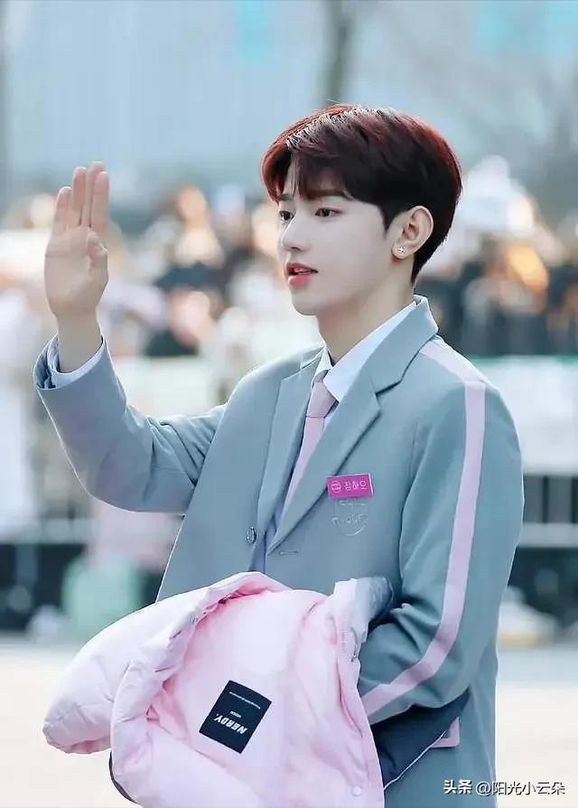 The Chinese boy made his C debut in the Korean men's team talent show ...