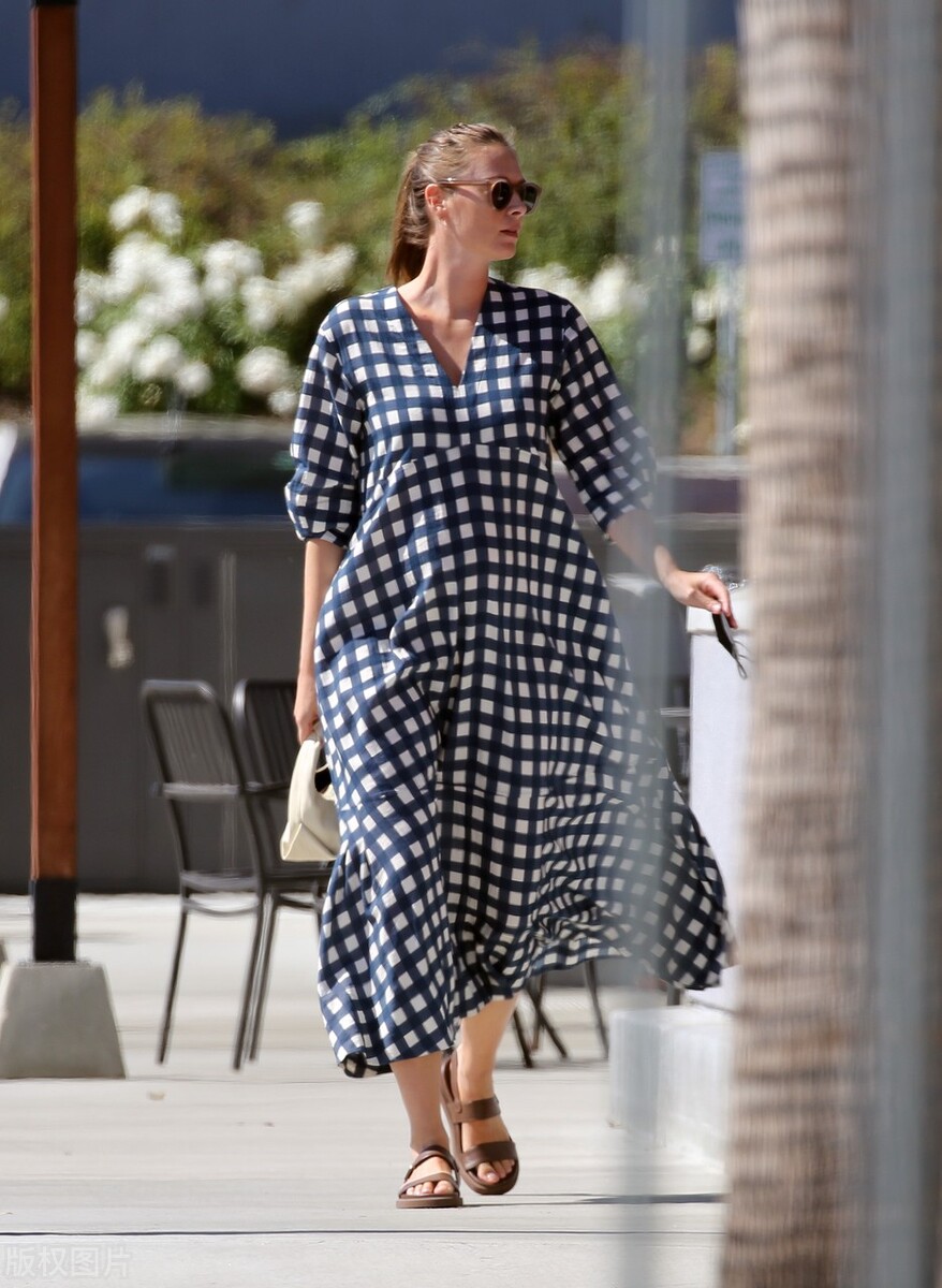 Maria Sharapova made her first appearance since pregnancy in a blue and ...