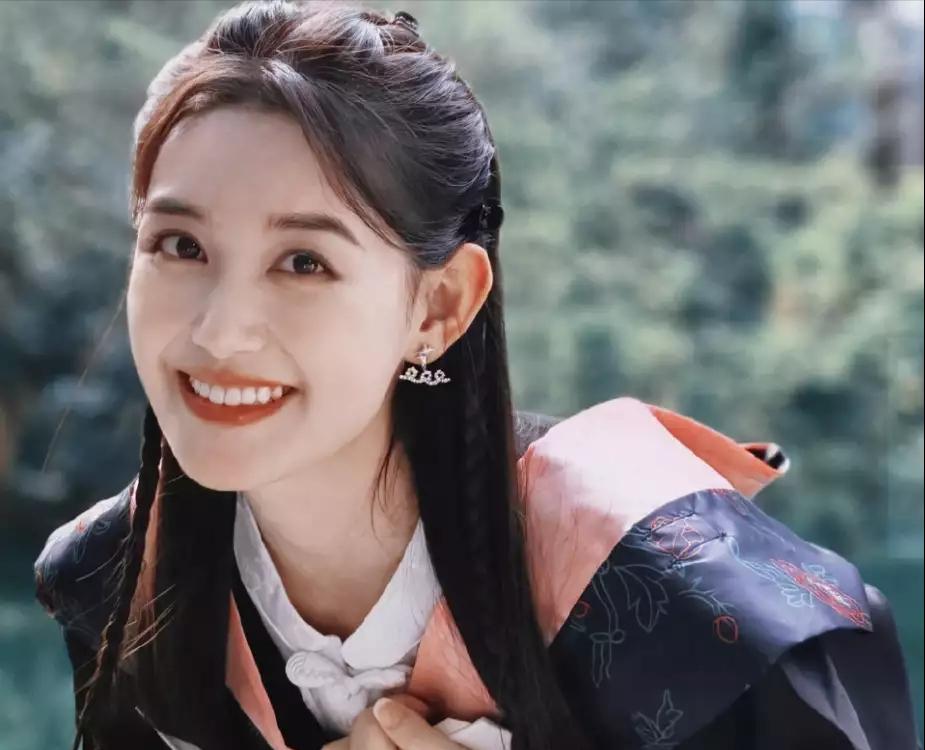 Jiang Yiyi's graduation photo of Chinese opera was exposed, and she was ...
