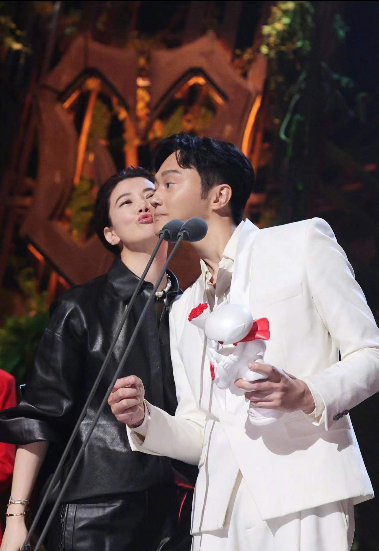 Zhang Zhilin and Anita Yuan's homophonic Geng show affection, and Ying Caier is envious ...