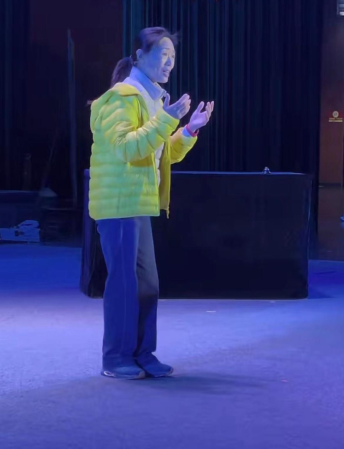 60-year-old Wu Qiong's image has changed so much that she can't be recognized, her face is ...