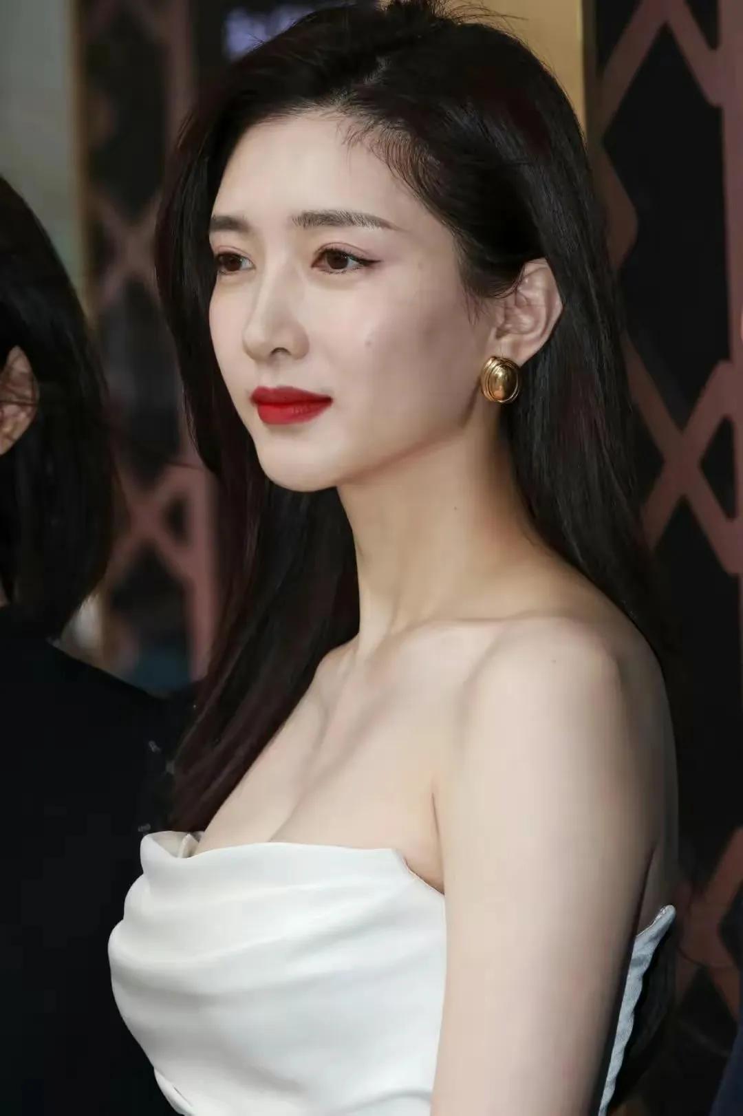 Jiang Shuying is a beautiful girl - iNEWS