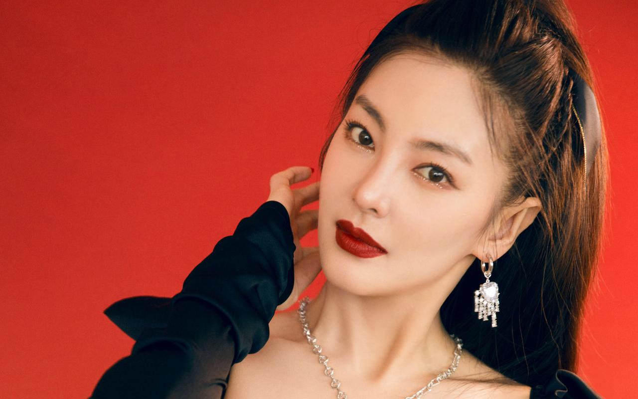 Who can refuse this! Zhang Yuqi's glamorous domineering lady style is ...