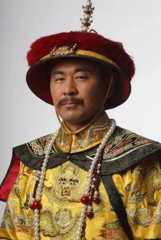 Actor Chen Jianbin was "accompanied" by 20 actresses vying to warm the ...