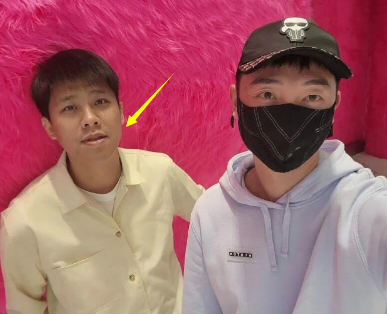 It was revealed that He Junxiang cheated! Kissing a hot girl 3 times in a nightclub, Ge Siqi ...