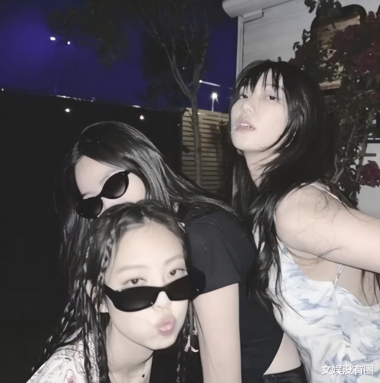 Jennie's recent private photos were released by friends. Korean media ...