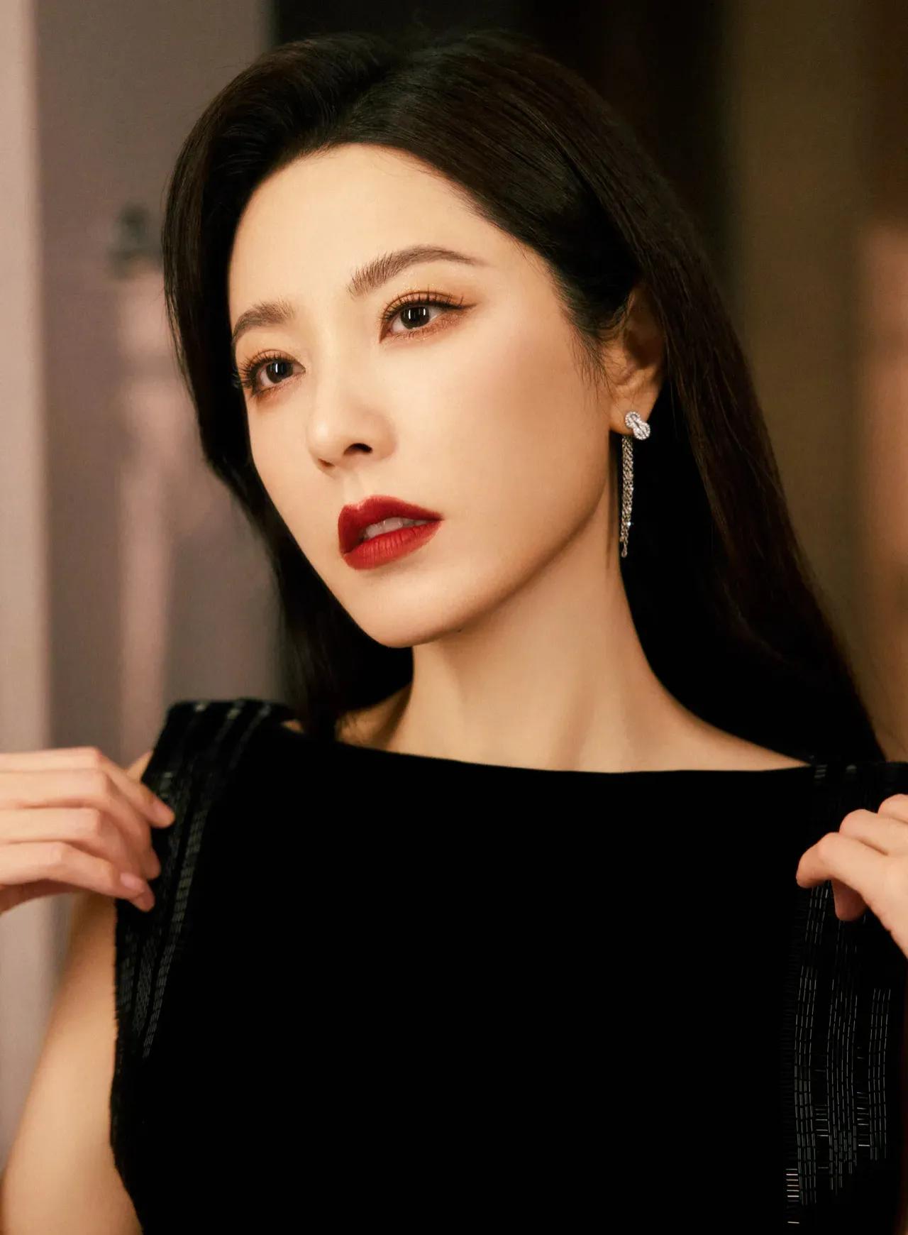 Zeng Li, the beauty of the prosperous age - iNEWS