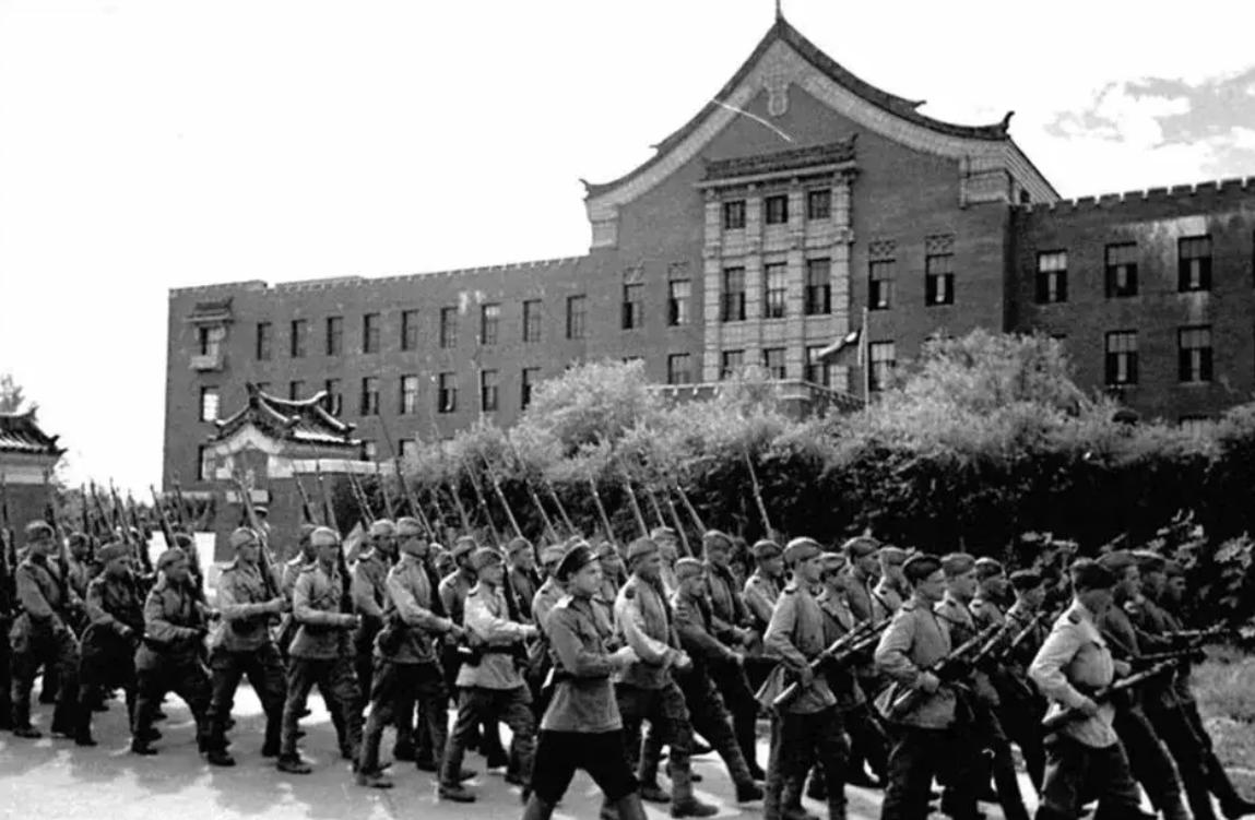 Before the Chongqing negotiations, Chiang Kai-shek put pressure on Yan ...