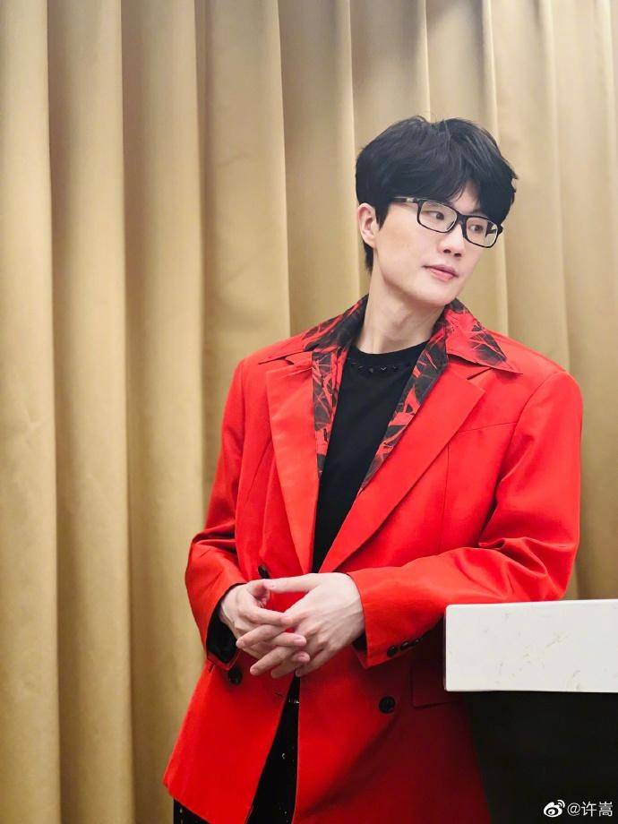 The Internet revealed that the two-character male singer sleeps and ...