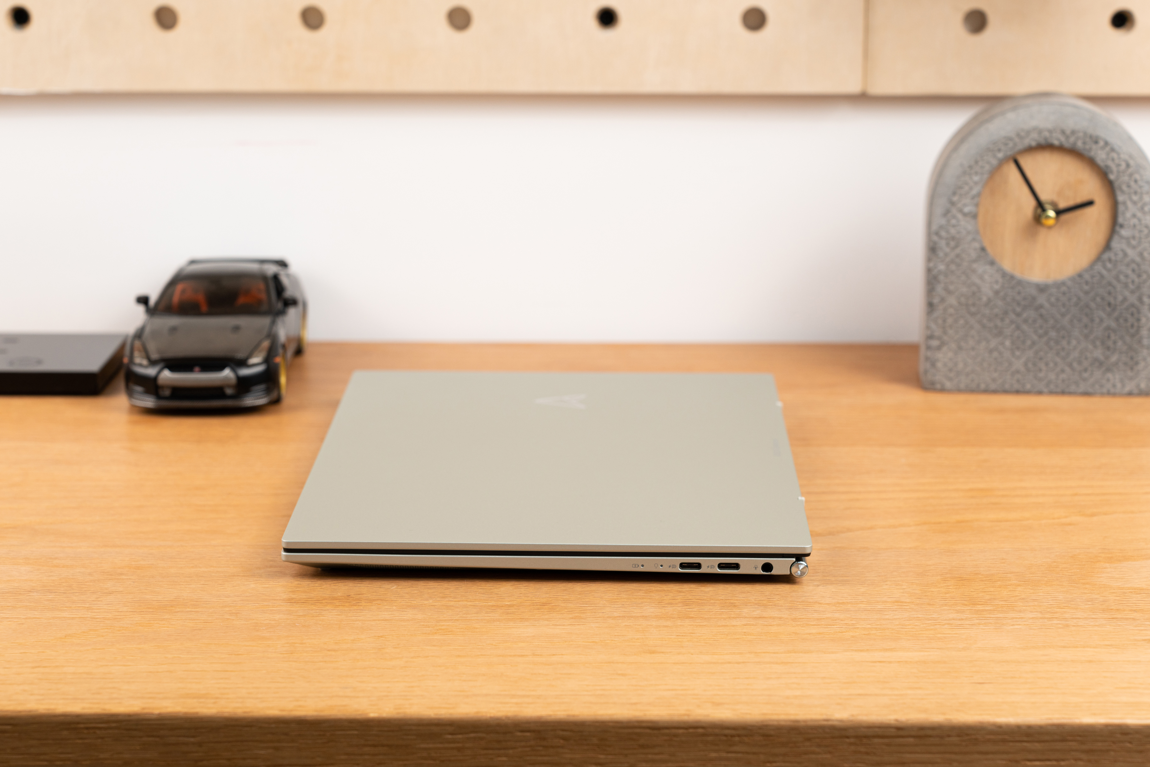 1KG ultra-thin body + stunning screen look and feel, 6000+ budget to ...