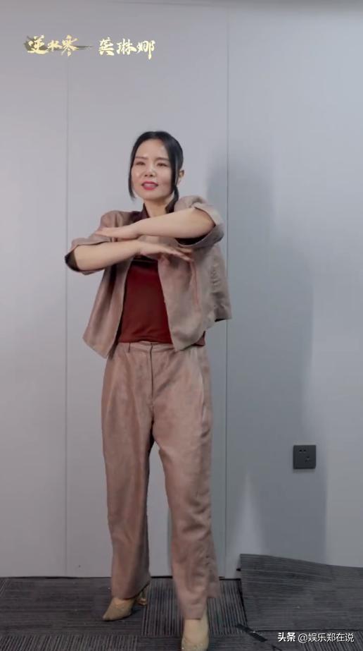 Gong Linna dances vigorously for the new song, which has a taste of ...