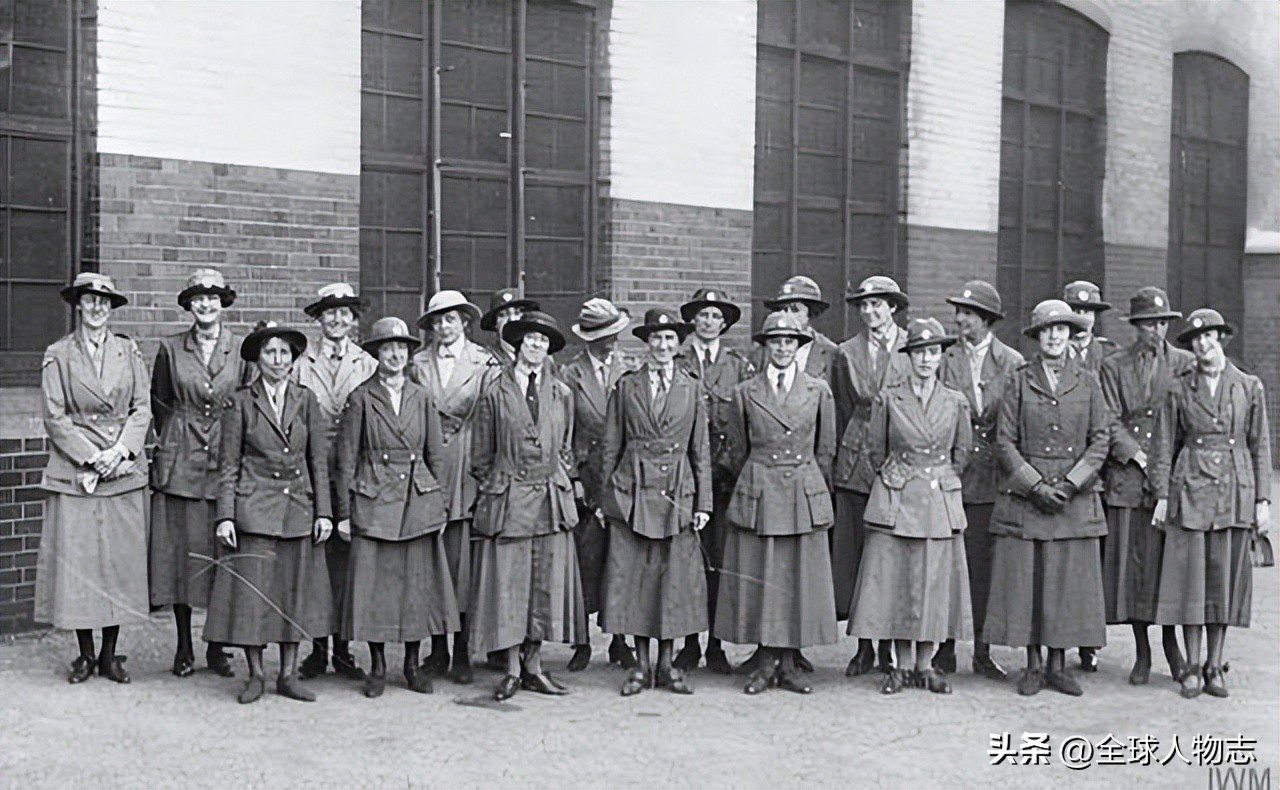 Biography of Emmeline Pankhurst, British Feminist, Women's Social and ...