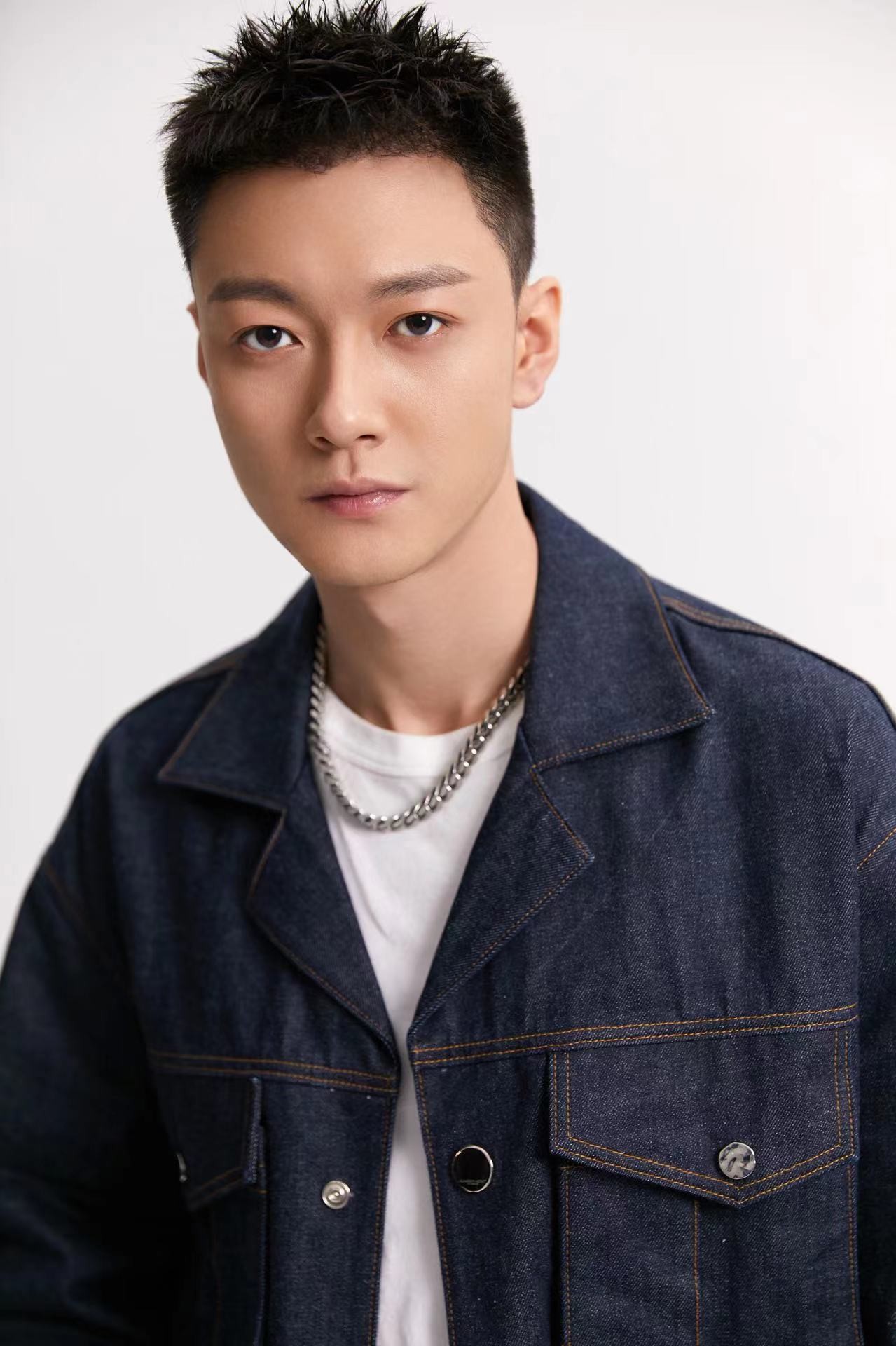 Zhang Guansen exposes casual wear photo "Come for You" "Jiang Tiancheng ...