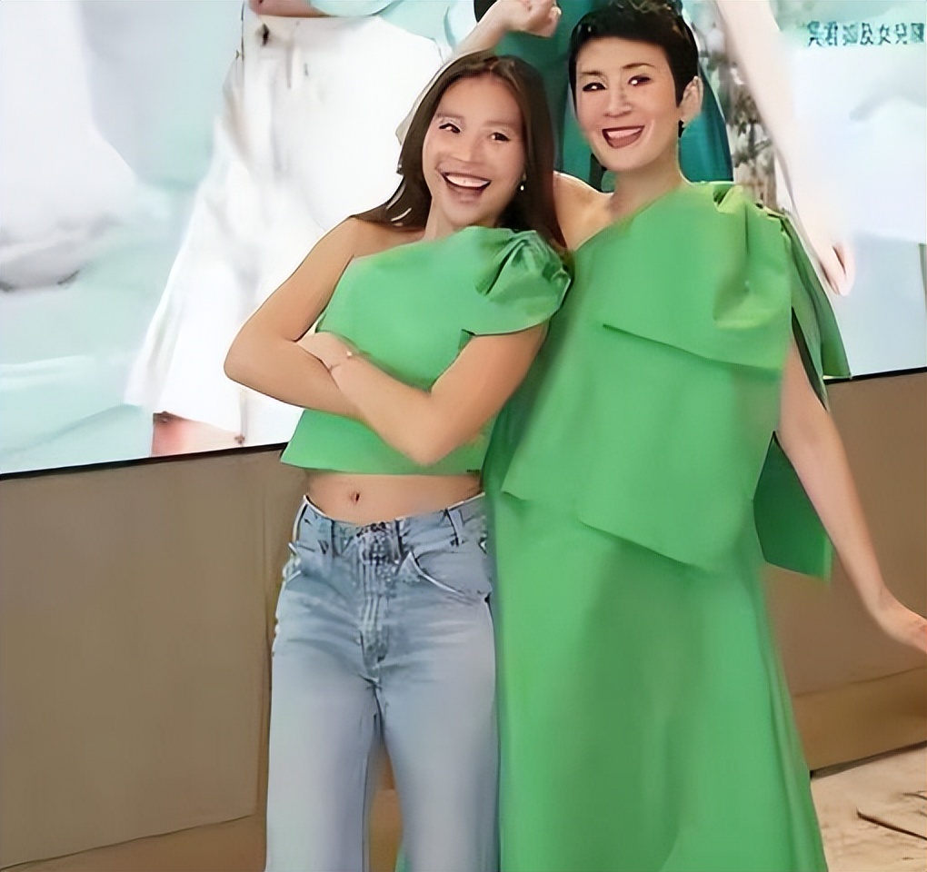 Wu Junru's 17-year-old daughter officially debuted! She looks sweet and ...
