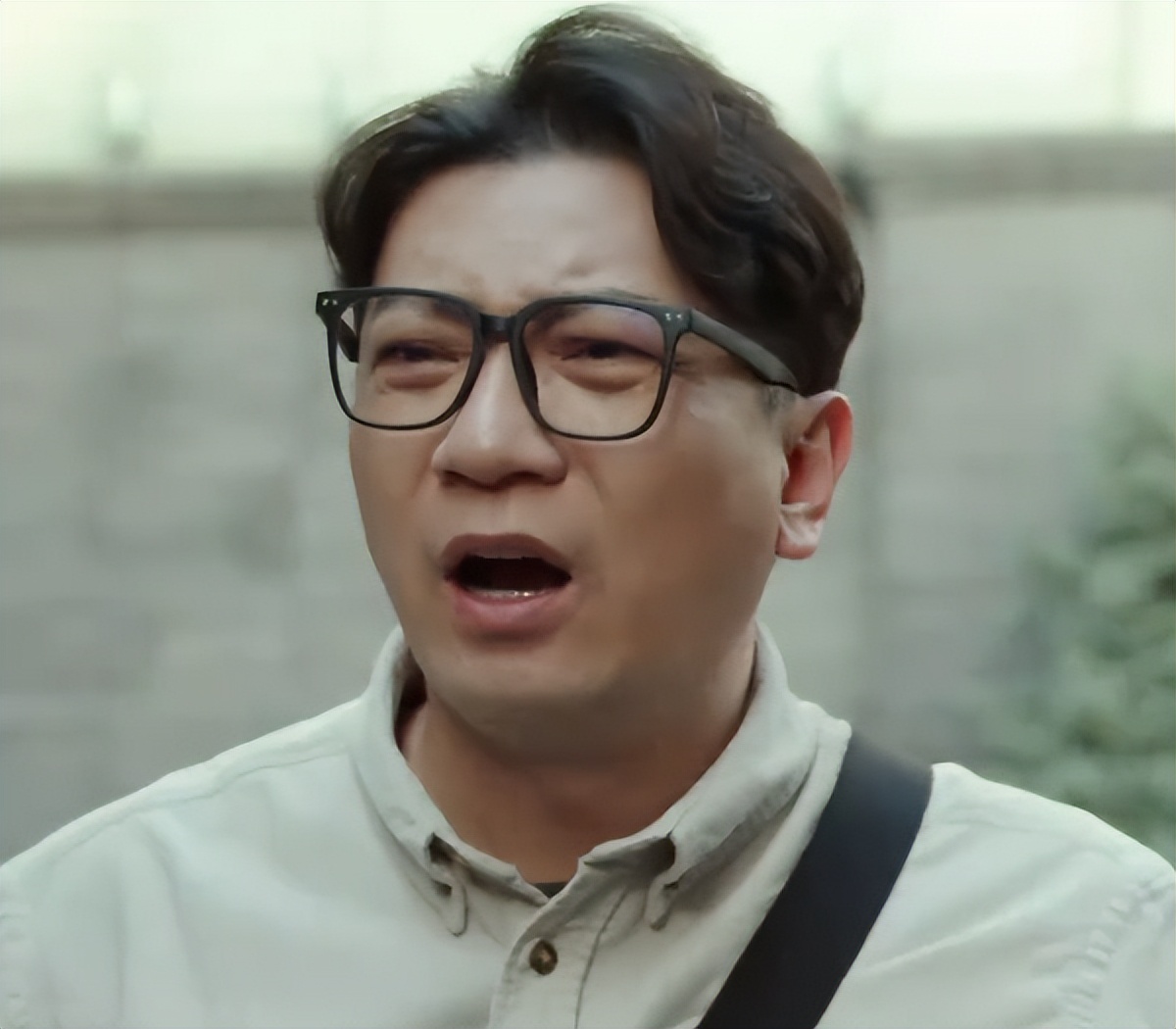 [Although there is a gale] The plot is too fake and too child's play ...