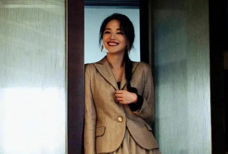 The 47-year-old Shu Qi is stunningly beautiful again! After 7 years of ...